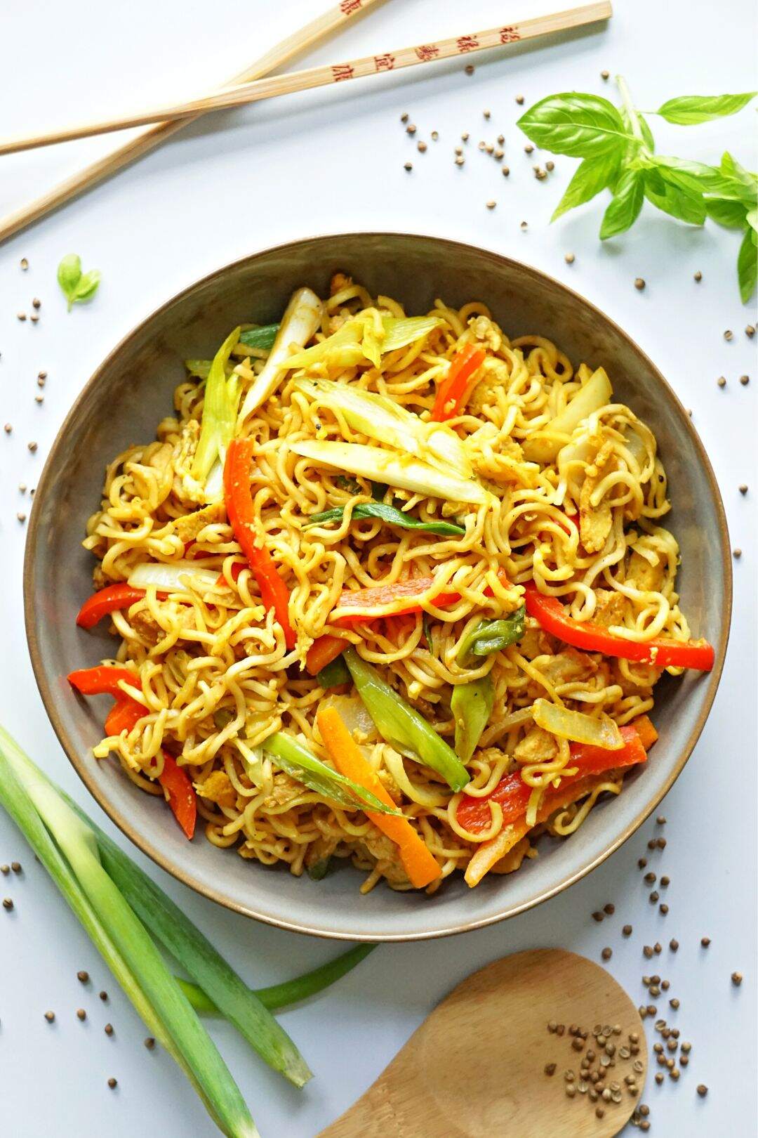 Gebratene Chinesische Nudeln mit Hähnchenfleisch - wie beim Asiaten